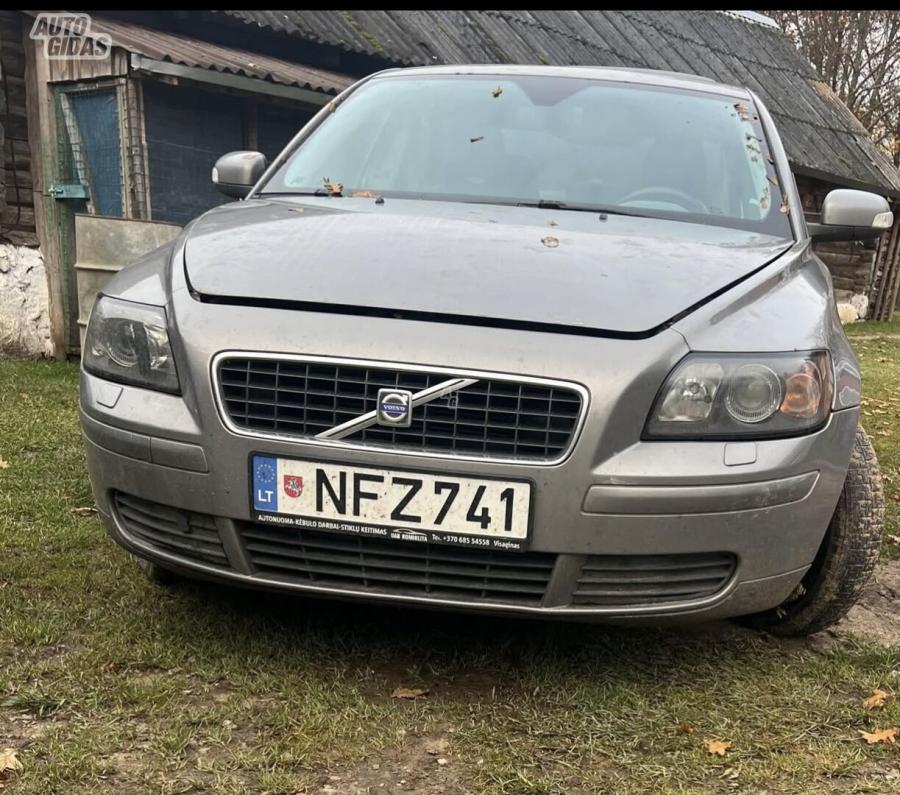Pelēks Volvo S40 2006 Ignalina, ar dzinēja tilpumu 1.60 L un nobraukumu 360 tūkst. km par 750 €, foto 1 vietnē AUTOMOTO.COM.LV