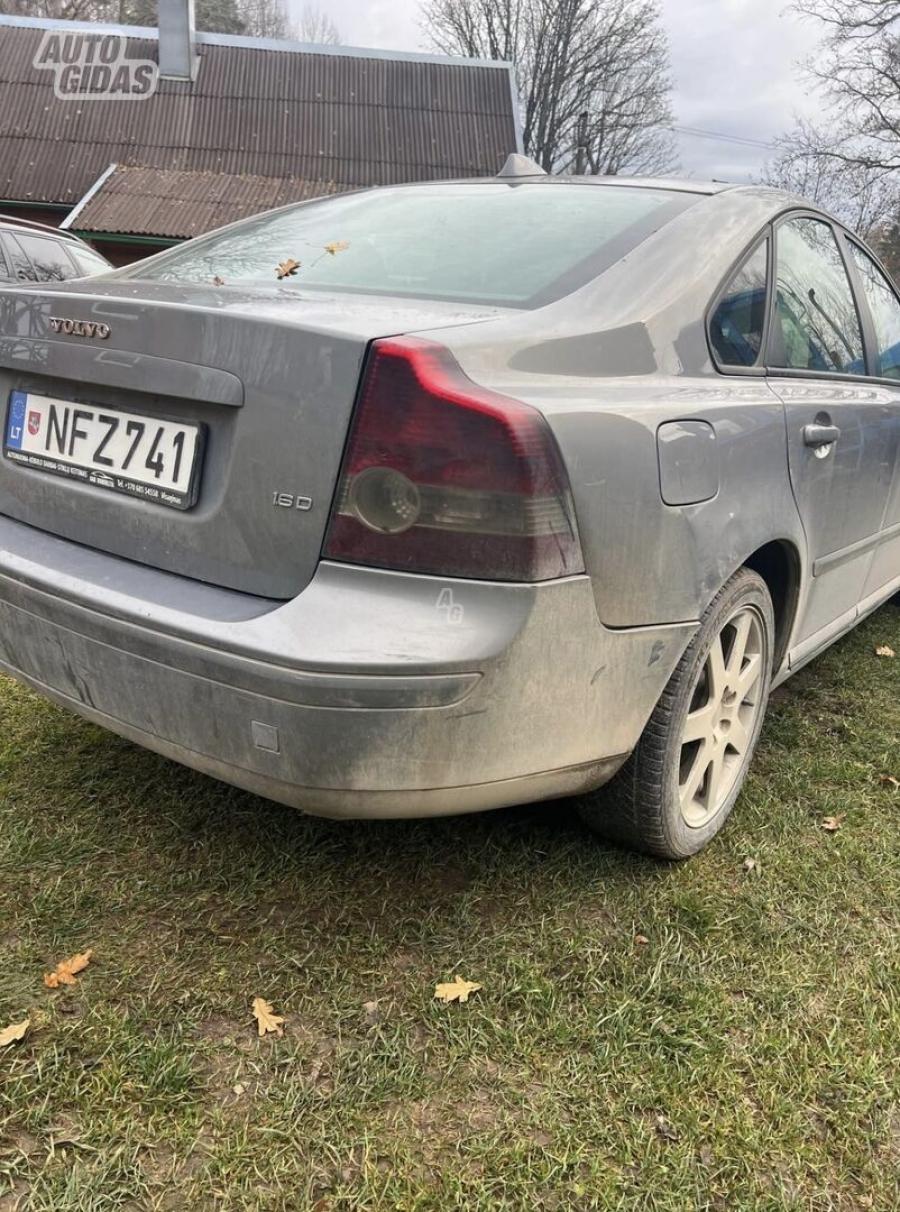 Pelēks Volvo S40 2006 Ignalina, ar dzinēja tilpumu 1.60 L un nobraukumu 360 tūkst. km par 750 €, foto 4 vietnē AUTOMOTO.COM.LV