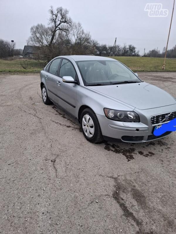 Pelēks Volvo S40 2006 Lazdijai, ar dzinēja tilpumu 1.80 L un nobraukumu 250 tūkst. km par 1050 €, foto 2 vietnē AUTOMOTO.COM.LV