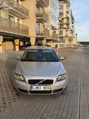Pelēks Volvo S40 2006 Viļņa, ar dzinēja tilpumu 2.00 L un nobraukumu 345 tūkst. km par 1500 €, foto 2 vietnē AUTOMOTO.COM.LV
