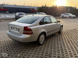 Pelēks Volvo S40 2006 Viļņa, ar dzinēja tilpumu 2.00 L un nobraukumu 345 tūkst. km par 1500 €, foto 5 vietnē AUTOMOTO.COM.LV