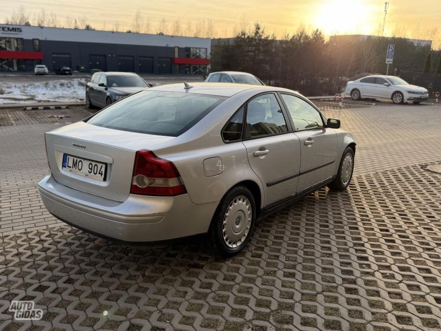 Pelēks Volvo S40 2006 Viļņa, ar dzinēja tilpumu 2.00 L un nobraukumu 345 tūkst. km par 1500 €, foto 5 vietnē AUTOMOTO.COM.LV