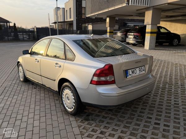Pelēks Volvo S40 2006 Viļņa, ar dzinēja tilpumu 2.00 L un nobraukumu 345 tūkst. km par 1200 €, foto 7 vietnē AUTOMOTO.COM.LV
