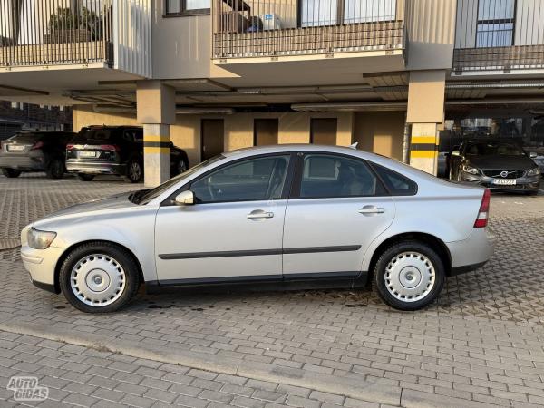 Pelēks Volvo S40 2006 Viļņa, ar dzinēja tilpumu 2.00 L un nobraukumu 345 tūkst. km par 1200 €, foto 8 vietnē AUTOMOTO.COM.LV