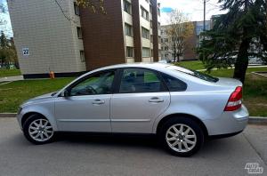 Grey Volvo S40 2006 in Kaunas, with an engine capacity of 1.60 L and mileage of 245 thousand km for 1900 €, photo 4 on AUTOMOTO.COM.LV