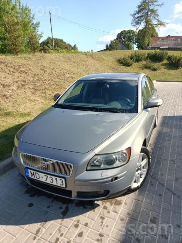 Pelēks Volvo S40 2006 Rēzekne, ar dzinēja tilpumu 2.00 L un nobraukumu 279 tūkst. km par 1900 €, foto 1 vietnē AUTOMOTO.COM.LV