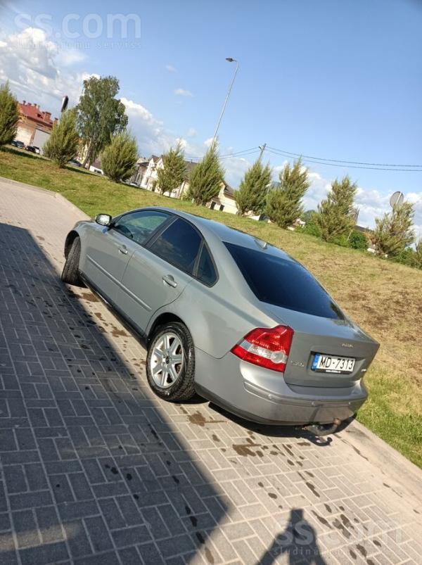 Pelēks Volvo S40 2006 Rēzekne, ar dzinēja tilpumu 2.00 L un nobraukumu 279 tūkst. km par 1900 €, foto 3 vietnē AUTOMOTO.COM.LV
