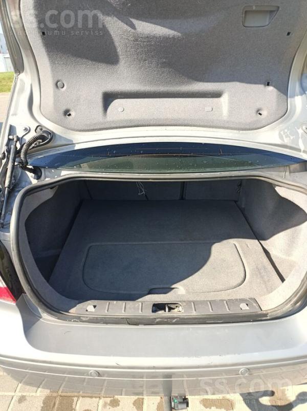 Pelēks Volvo S40 2006 Rēzekne, ar dzinēja tilpumu 2.00 L un nobraukumu 279 tūkst. km par 1900 €, foto 4 vietnē AUTOMOTO.COM.LV