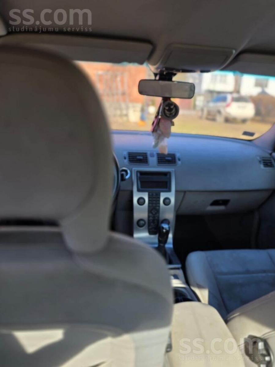 Pelēks Volvo S40 2006 Rīga, ar dzinēja tilpumu 2.00 L un nobraukumu 339 tūkst. km par 900 €, foto 4 vietnē AUTOMOTO.COM.LV