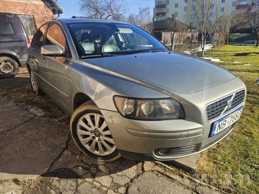 Серый Вольво С40 2006 в Валмиера, объемом двигателя 2.00 л и пробегом 403 тыс. км за 1750 €, фото 2 на AUTOMOTO.COM.LV