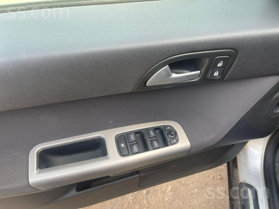 Grey Volvo S40 2006 in Riga, with an engine capacity of 2.40 L and mileage of 197 thousand km for 2250 €, photo 4 on AUTOMOTO.COM.LV