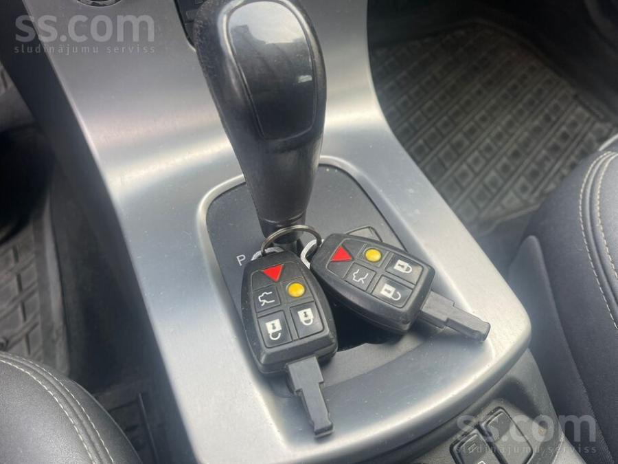Grey Volvo S40 2006 in Riga, with an engine capacity of 2.40 L and mileage of 197 thousand km for 2250 €, photo 5 on AUTOMOTO.COM.LV