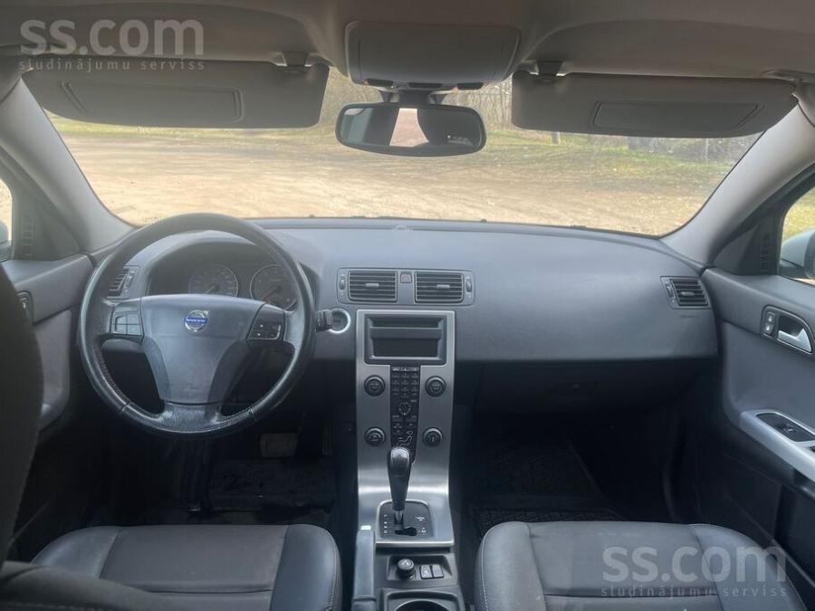 Grey Volvo S40 2006 in Riga, with an engine capacity of 2.40 L and mileage of 197 thousand km for 2250 €, photo 6 on AUTOMOTO.COM.LV