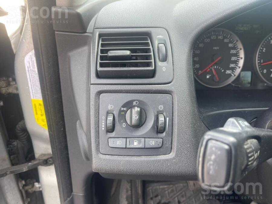 Grey Volvo S40 2006 in Riga, with an engine capacity of 2.40 L and mileage of 197 thousand km for 2250 €, photo 13 on AUTOMOTO.COM.LV