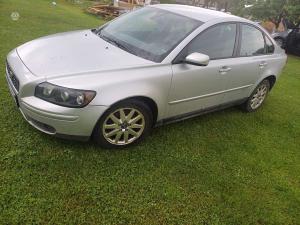 Pelēks Volvo S40 2006 Kaišiadorys, ar dzinēja tilpumu 2.00 L un nobraukumu 400 tūkst. km par 800 €, foto  vietnē AUTOMOTO.COM.LV