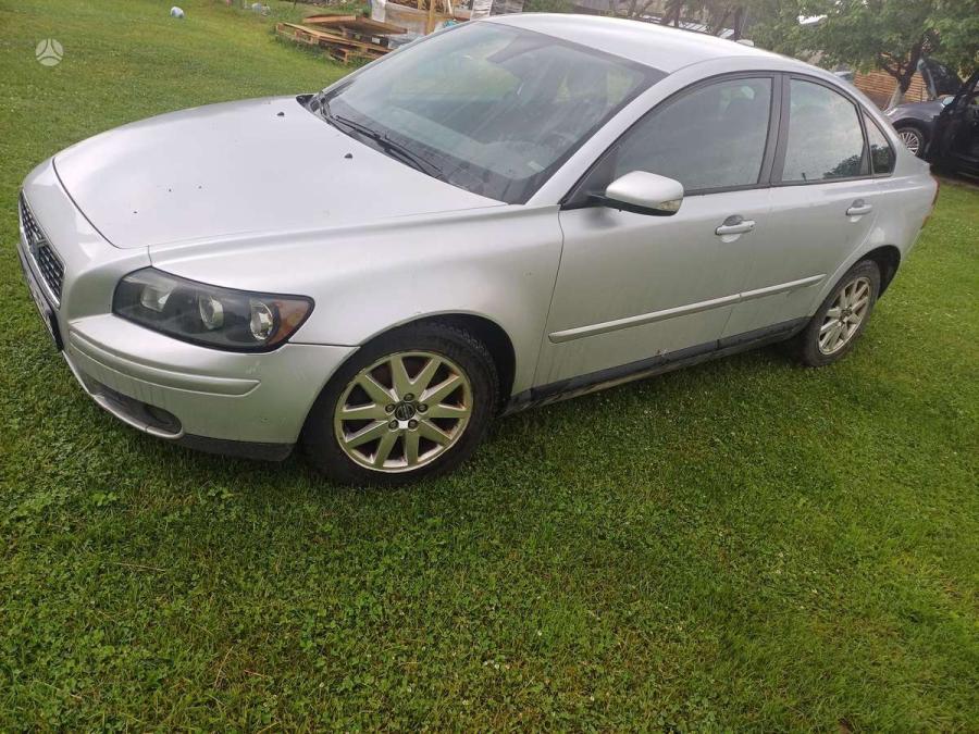 Pelēks Volvo S40 2006 Kaišiadorys, ar dzinēja tilpumu 2.00 L un nobraukumu 400 tūkst. km par 800 €, foto 1 vietnē AUTOMOTO.COM.LV