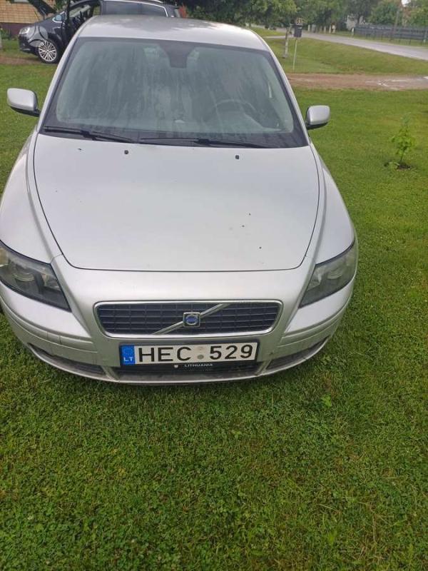 Grey Volvo S40 2006 in Kaisiadorys, with an engine capacity of 2.00 L and mileage of 400 thousand km for 800 €, photo 2 on AUTOMOTO.COM.LV