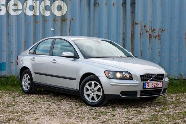 Pelēks Volvo S40 2006 Rīga, ar dzinēja tilpumu 1.60 L un nobraukumu 151 tūkst. km par 3295 €, foto 1 vietnē AUTOMOTO.COM.LV