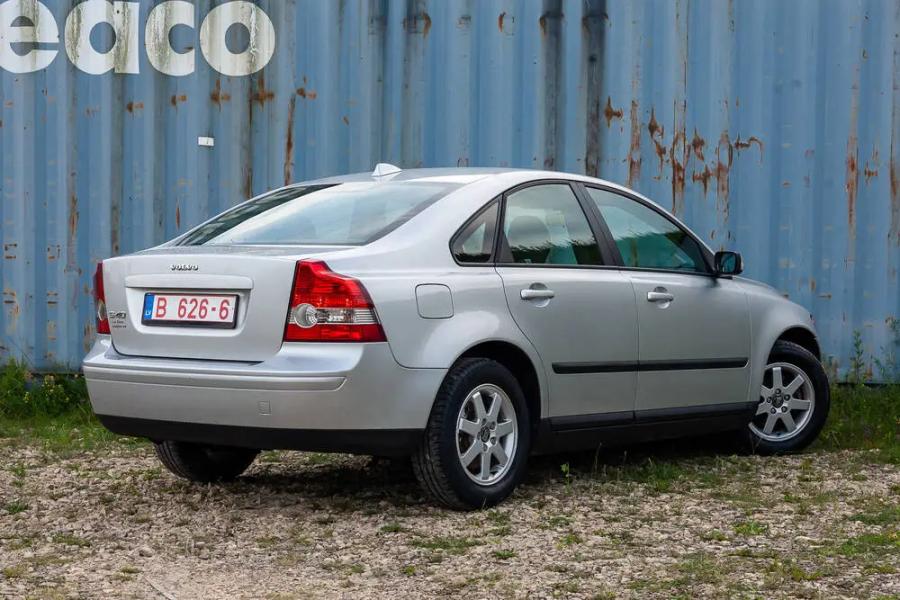 Серый Вольво С40 2006 в Рига, объемом двигателя 1.60 л и пробегом 151 тыс. км за 3295 €, фото 5 на AUTOMOTO.COM.LV