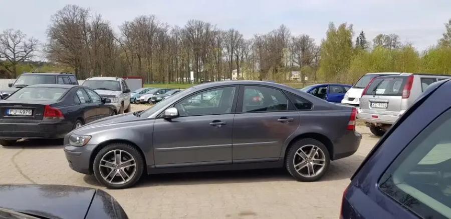 Grey Volvo S40 2006 in Valmiera, with an engine capacity of 1.60 L and mileage of 235 thousand km for 2900 €, photo 7 on AUTOMOTO.COM.LV