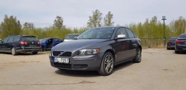 Grey Volvo S40 2006 in Valmiera, with an engine capacity of 1.60 L and mileage of 235 thousand km for 2900 €, photo 7 on AUTOMOTO.COM.LV