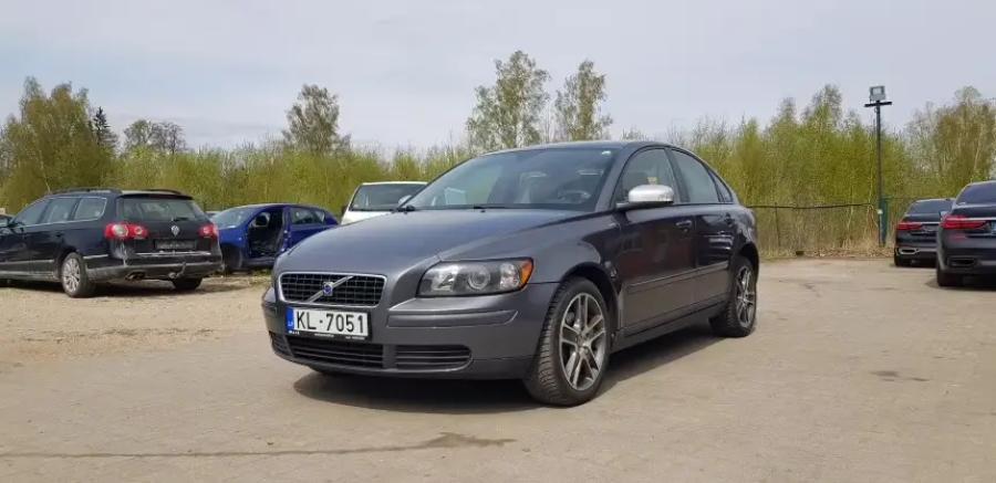 Grey Volvo S40 2006 in Valmiera, with an engine capacity of 1.60 L and mileage of 235 thousand km for 2900 €, photo 8 on AUTOMOTO.COM.LV