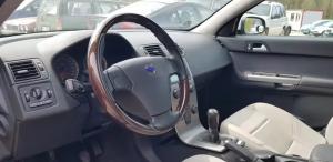 Grey Volvo S40 2006 in Valmiera, with an engine capacity of 1.60 L and mileage of 235 thousand km for 2900 €, photo 12 on AUTOMOTO.COM.LV