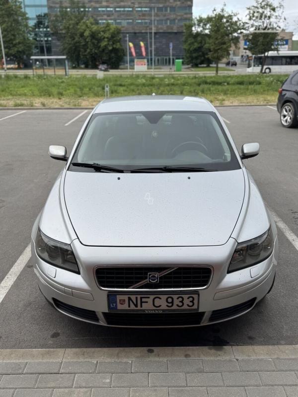 Grey Volvo S40 2006 in Siauliai, with an engine capacity of 2.40 L and mileage of 145 thousand km for 2000 €, photo 2 on AUTOMOTO.COM.LV