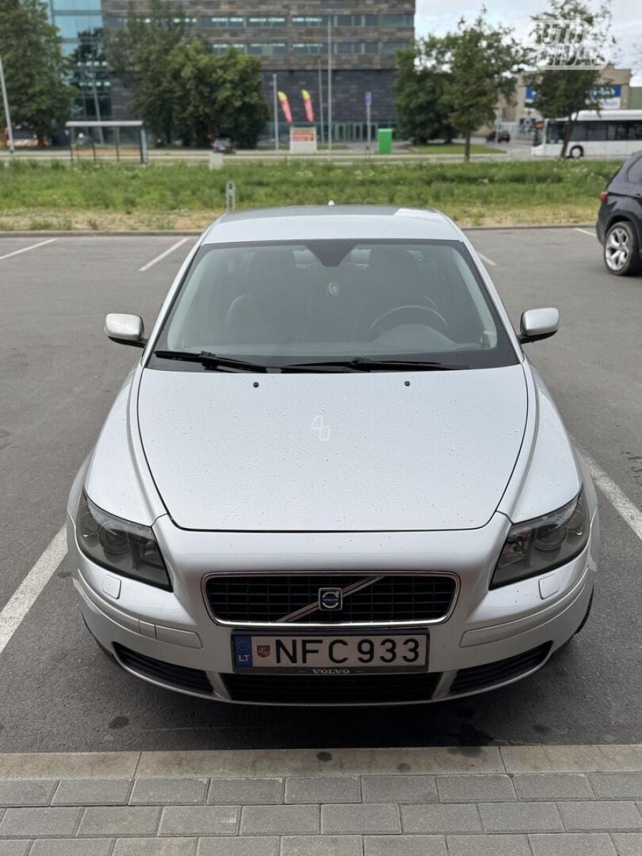 Pelēks Volvo S40 2006 Šauļi, ar dzinēja tilpumu 2.40 L un nobraukumu 145 tūkst. km par 2000 €, foto 3 vietnē AUTOMOTO.COM.LV