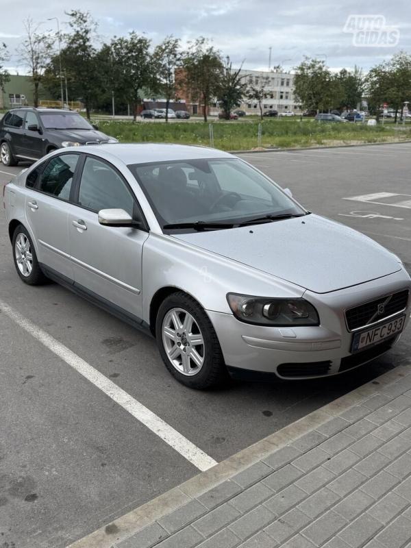 Grey Volvo S40 2006 in Siauliai, with an engine capacity of 2.40 L and mileage of 145 thousand km for 2000 €, photo 3 on AUTOMOTO.COM.LV