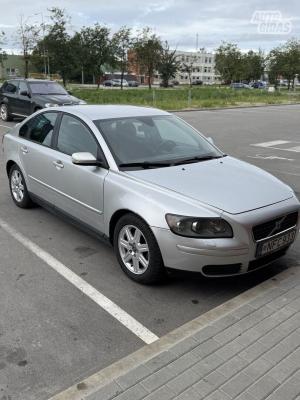 Pelēks Volvo S40 2006 Šauļi, ar dzinēja tilpumu 2.40 L un nobraukumu 145 tūkst. km par 2000 €, foto 4 vietnē AUTOMOTO.COM.LV