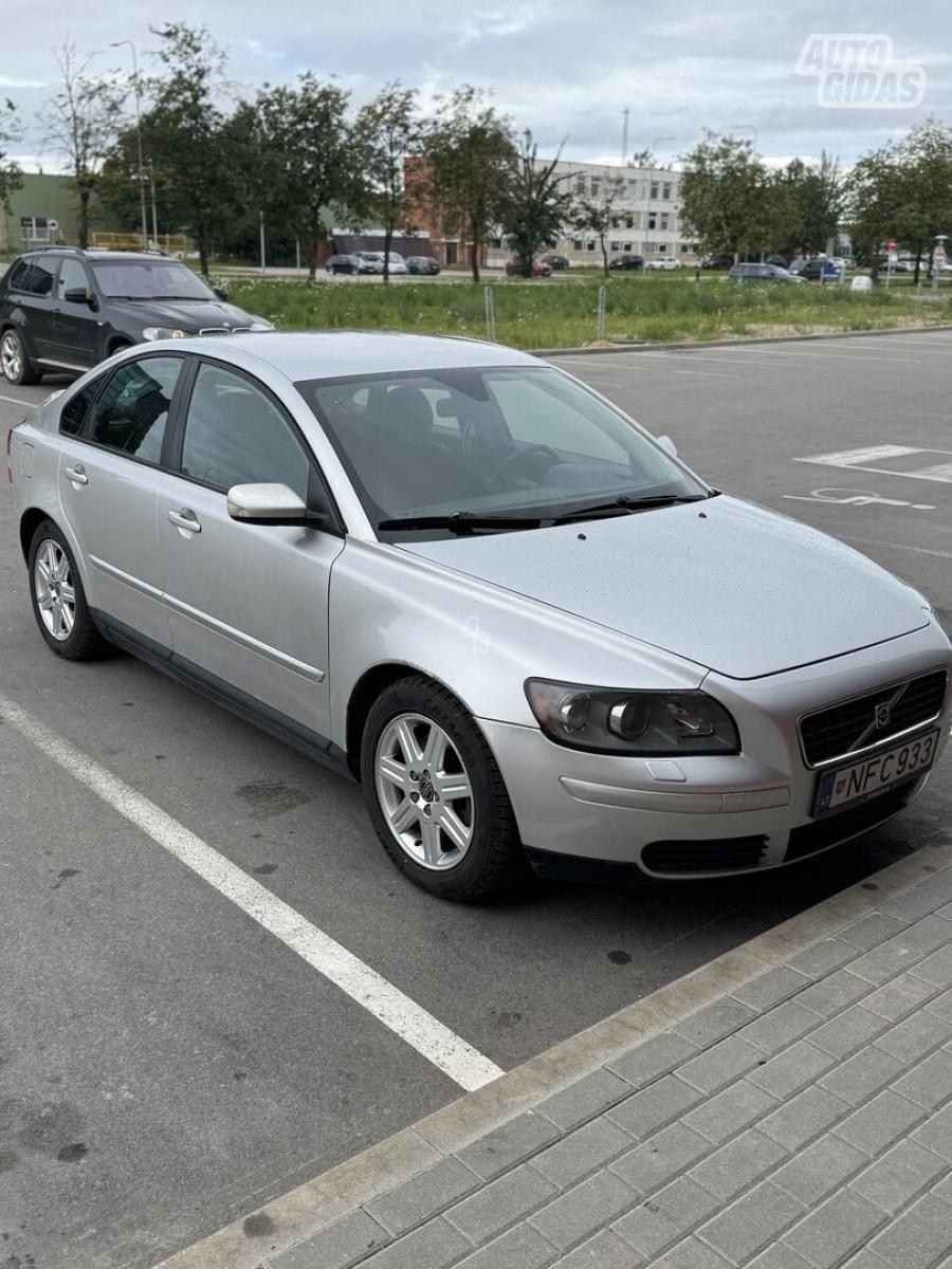 Pelēks Volvo S40 2006 Šauļi, ar dzinēja tilpumu 2.40 L un nobraukumu 145 tūkst. km par 2000 €, foto 4 vietnē AUTOMOTO.COM.LV