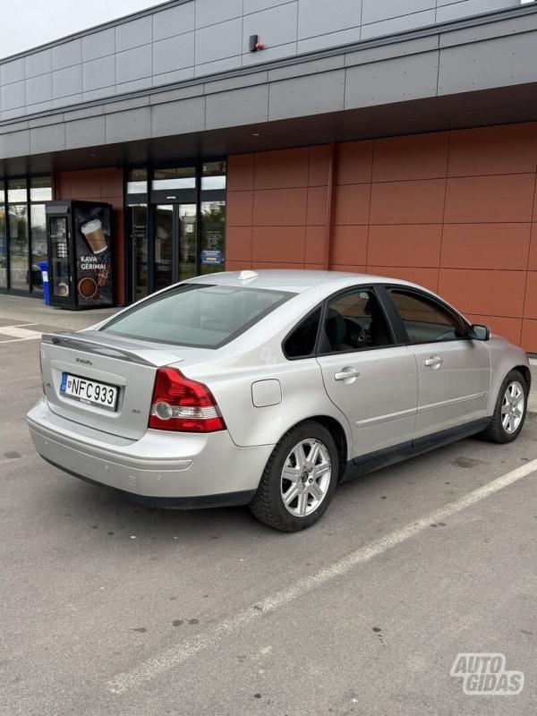 Grey Volvo S40 2006 in Siauliai, with an engine capacity of 2.40 L and mileage of 145 thousand km for 2000 €, photo 4 on AUTOMOTO.COM.LV