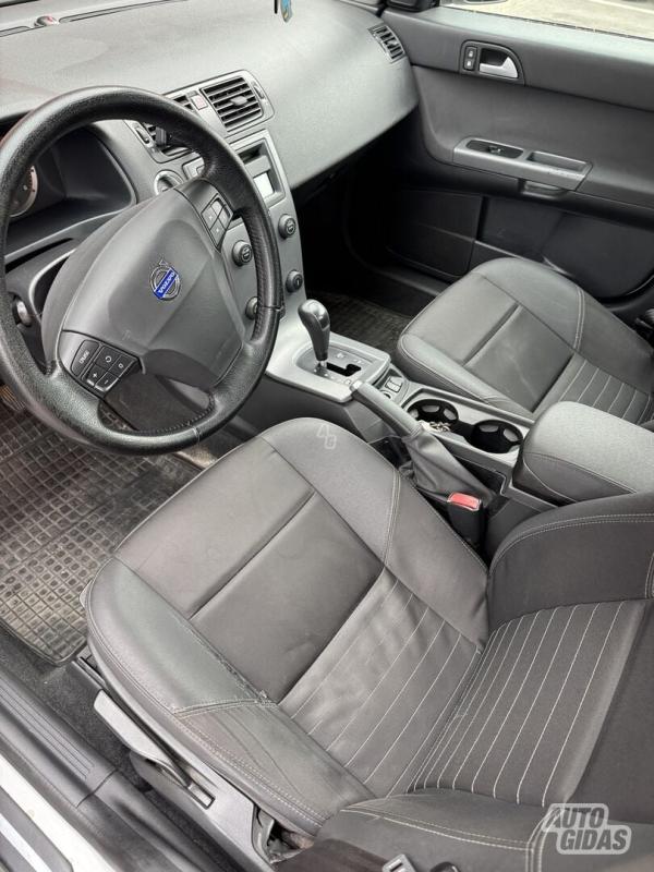 Grey Volvo S40 2006 in Siauliai, with an engine capacity of 2.40 L and mileage of 145 thousand km for 2000 €, photo 8 on AUTOMOTO.COM.LV