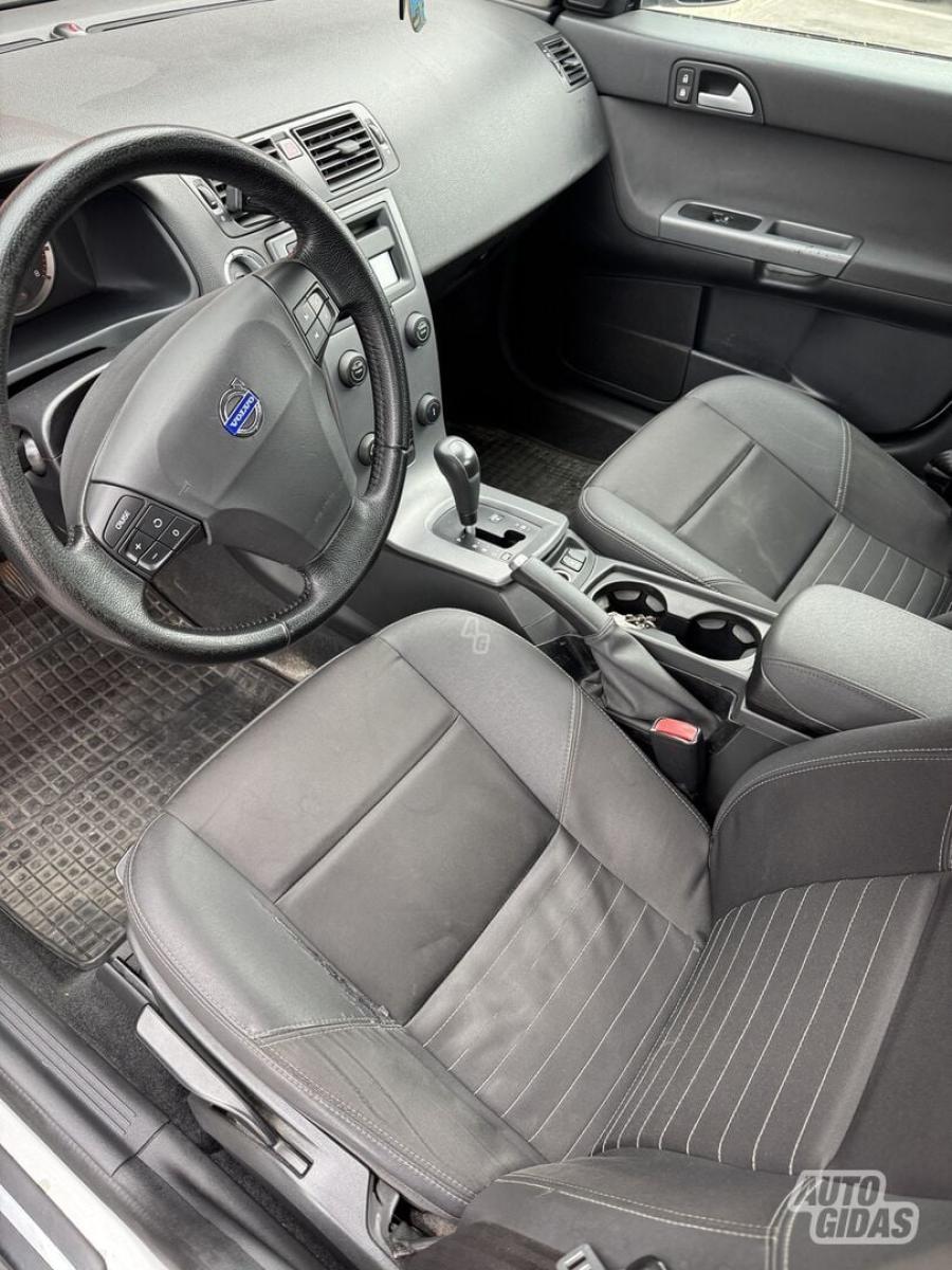 Pelēks Volvo S40 2006 Šauļi, ar dzinēja tilpumu 2.40 L un nobraukumu 145 tūkst. km par 2000 €, foto 9 vietnē AUTOMOTO.COM.LV