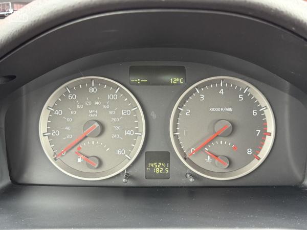 Grey Volvo S40 2006 in Siauliai, with an engine capacity of 2.40 L and mileage of 145 thousand km for 2000 €, photo 9 on AUTOMOTO.COM.LV