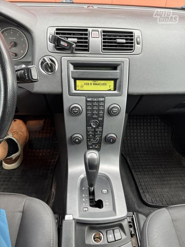 Grey Volvo S40 2006 in Siauliai, with an engine capacity of 2.40 L and mileage of 145 thousand km for 2000 €, photo 10 on AUTOMOTO.COM.LV