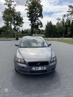 Grey Volvo S40 2006 in Kaunas, with an engine capacity of 1.56 L and mileage of 325 thousand km for 899 €, photo 3 on AUTOMOTO.COM.LV