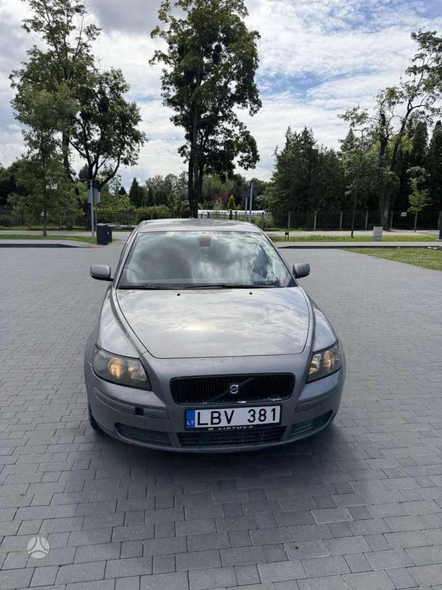 Grey Volvo S40 2006 in Kaunas, with an engine capacity of 1.56 L and mileage of 325 thousand km for 899 €, photo 3 on AUTOMOTO.COM.LV