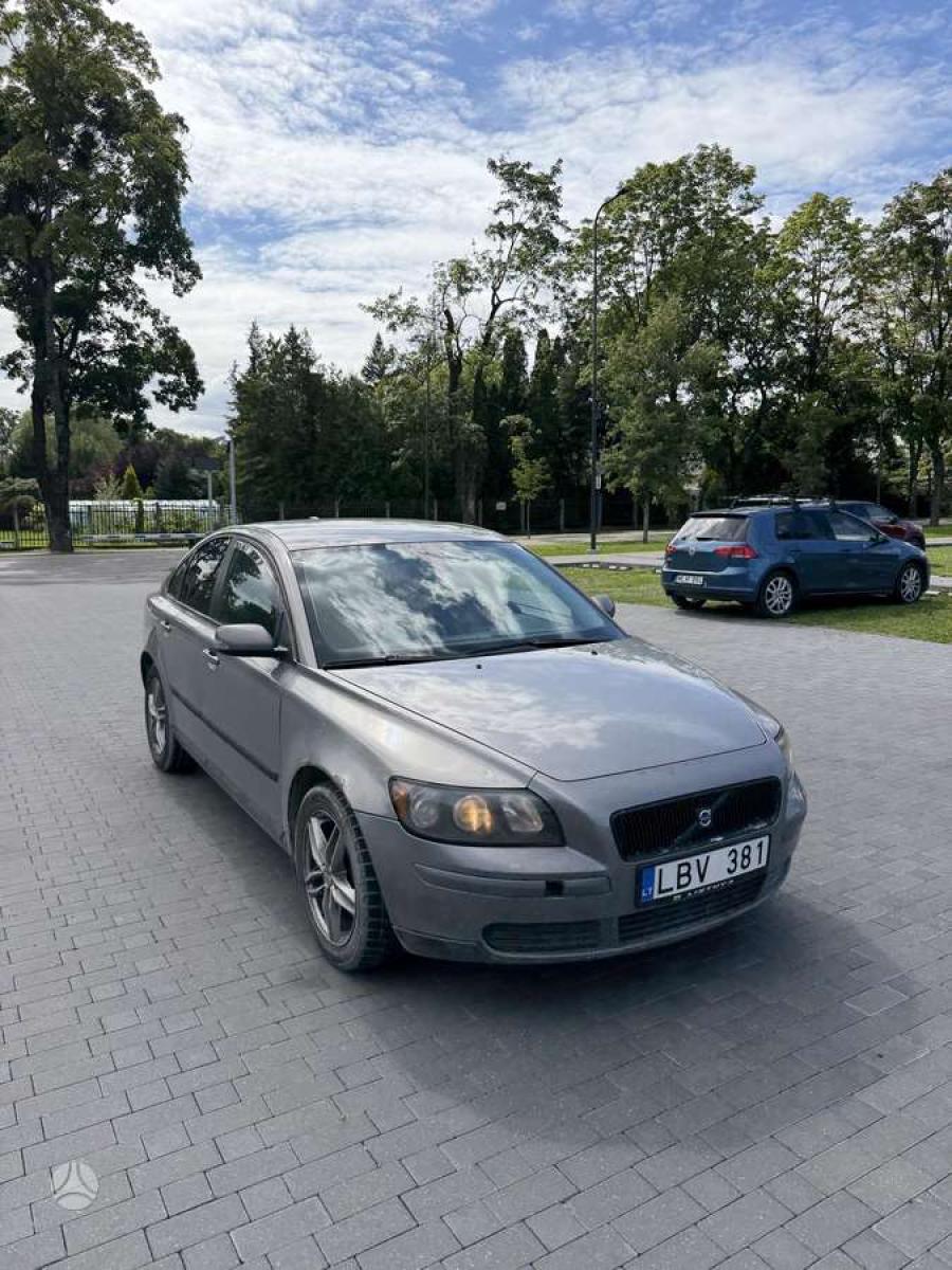 Grey Volvo S40 2006 in Kaunas, with an engine capacity of 1.56 L and mileage of 325 thousand km for 899 €, photo 4 on AUTOMOTO.COM.LV
