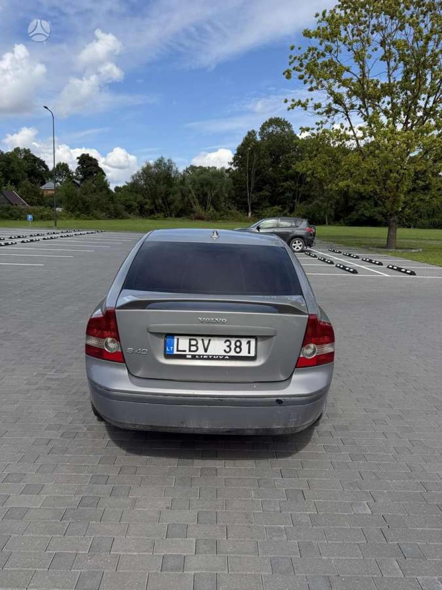 Grey Volvo S40 2006 in Kaunas, with an engine capacity of 1.56 L and mileage of 325 thousand km for 899 €, photo 7 on AUTOMOTO.COM.LV