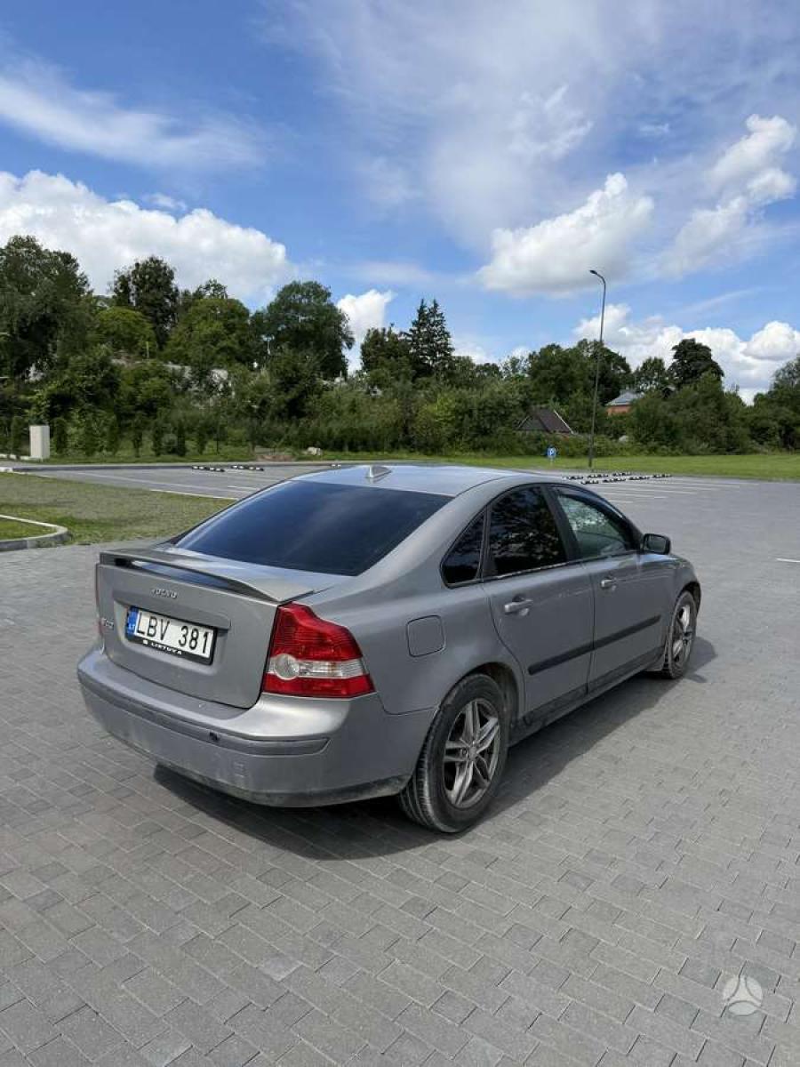 Grey Volvo S40 2006 in Kaunas, with an engine capacity of 1.56 L and mileage of 325 thousand km for 899 €, photo 8 on AUTOMOTO.COM.LV