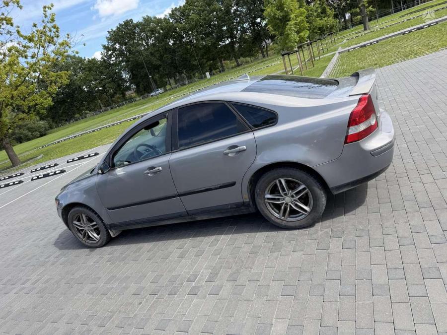 Grey Volvo S40 2006 in Kaunas, with an engine capacity of 1.56 L and mileage of 325 thousand km for 899 €, photo 9 on AUTOMOTO.COM.LV