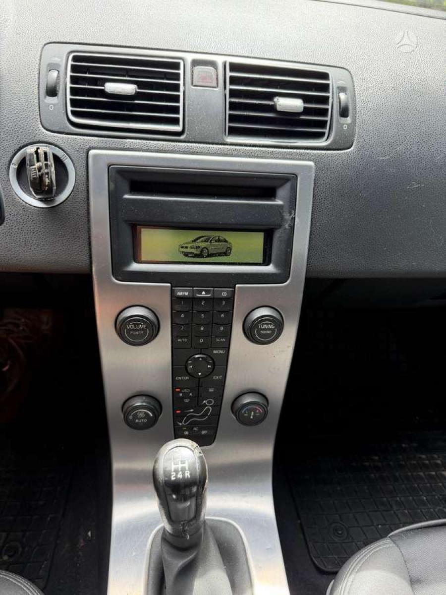 Grey Volvo S40 2006 in Kaunas, with an engine capacity of 1.56 L and mileage of 325 thousand km for 899 €, photo 12 on AUTOMOTO.COM.LV