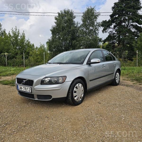 Grey Volvo S40 2006 in Riga, with an engine capacity of 1.60 L and mileage of 270 thousand km for 2950 €, photo 1 on AUTOMOTO.COM.LV