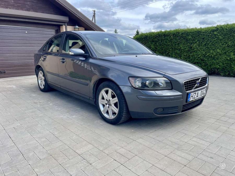 Grey Volvo S40 2006 in Vilnius, with an engine capacity of 2.00 L and mileage of 310 thousand km for 1500 €, photo 1 on AUTOMOTO.COM.LV