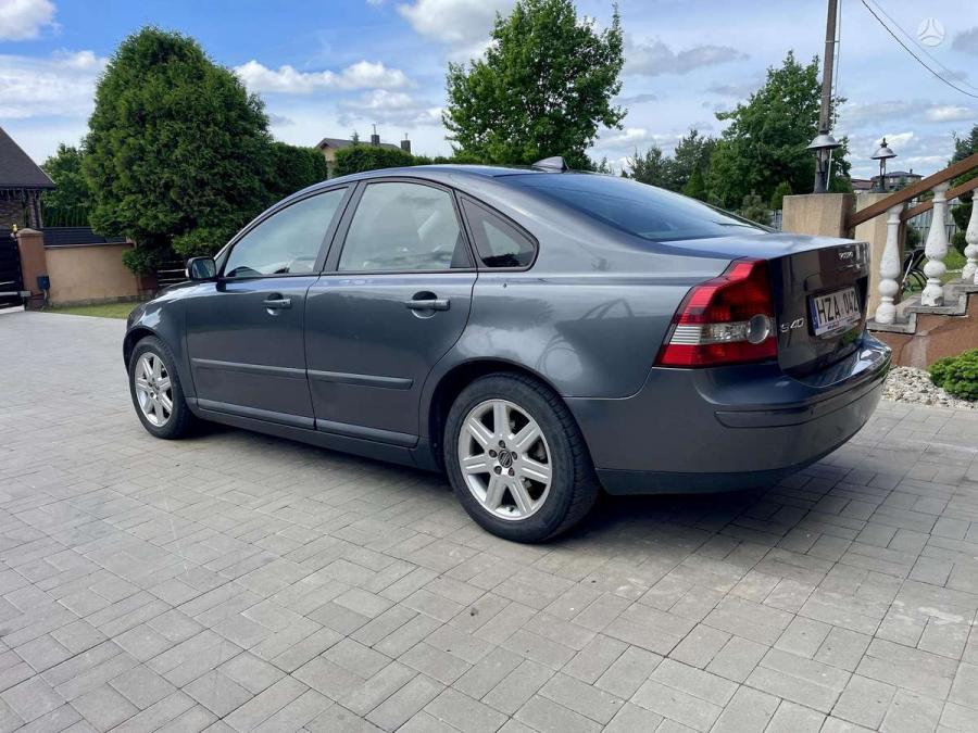 Grey Volvo S40 2006 in Vilnius, with an engine capacity of 2.00 L and mileage of 310 thousand km for 1500 €, photo 3 on AUTOMOTO.COM.LV