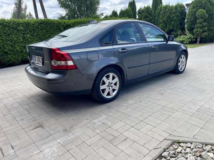 Grey Volvo S40 2006 in Vilnius, with an engine capacity of 2.00 L and mileage of 310 thousand km for 1500 €, photo 5 on AUTOMOTO.COM.LV