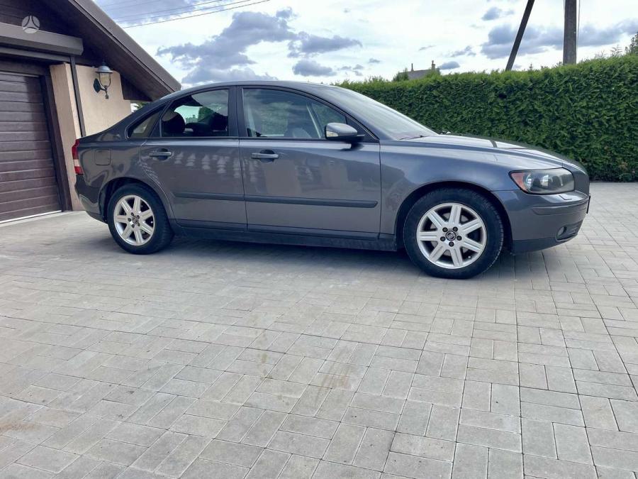 Grey Volvo S40 2006 in Vilnius, with an engine capacity of 2.00 L and mileage of 310 thousand km for 1500 €, photo 6 on AUTOMOTO.COM.LV