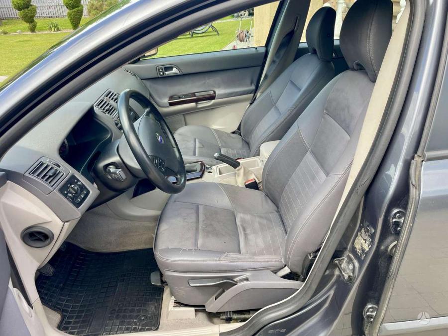 Grey Volvo S40 2006 in Vilnius, with an engine capacity of 2.00 L and mileage of 310 thousand km for 1500 €, photo 11 on AUTOMOTO.COM.LV